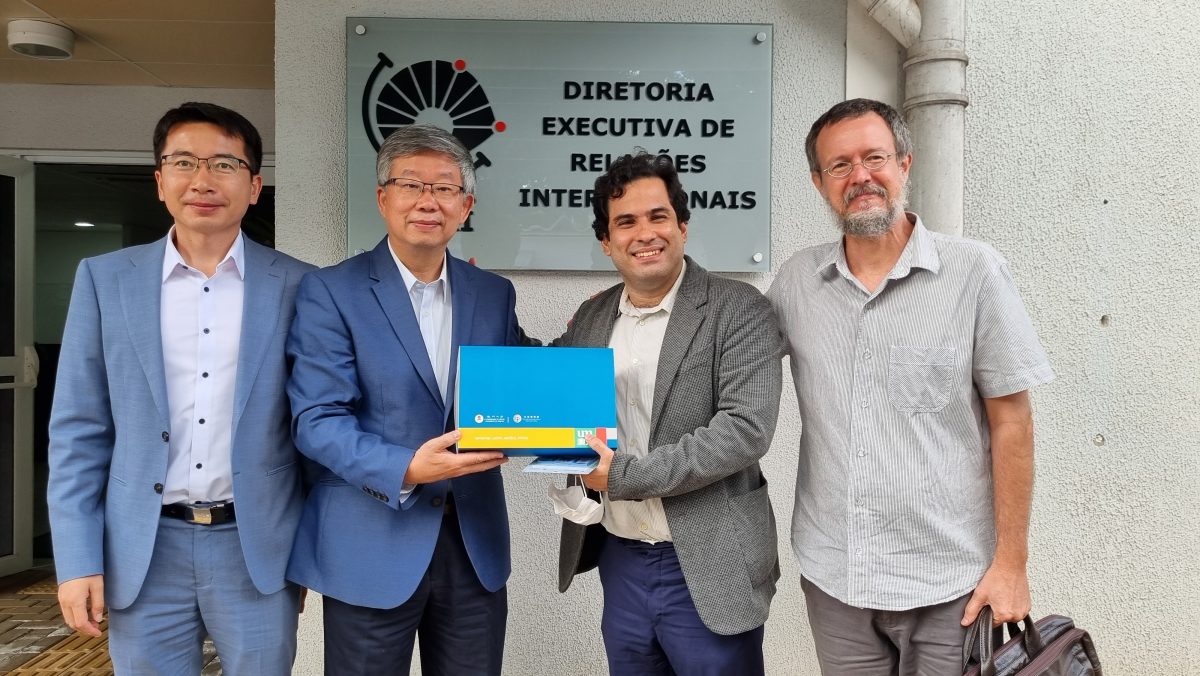 Dean Hu to expand academic exchanges between UM and universities in ...